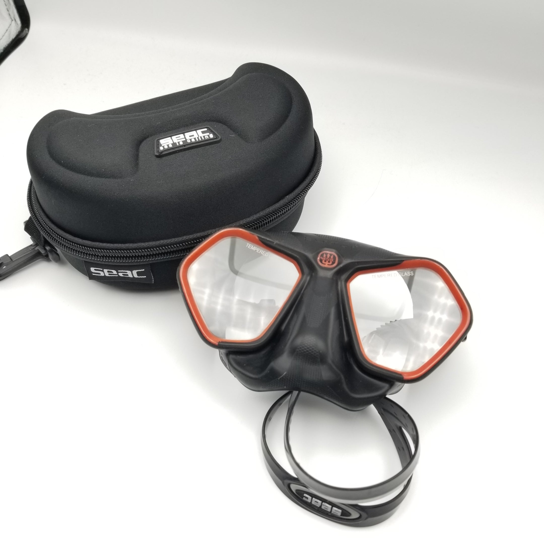 Used Seac Raptor Dive Mask - Black/Red | DIPNDIVE